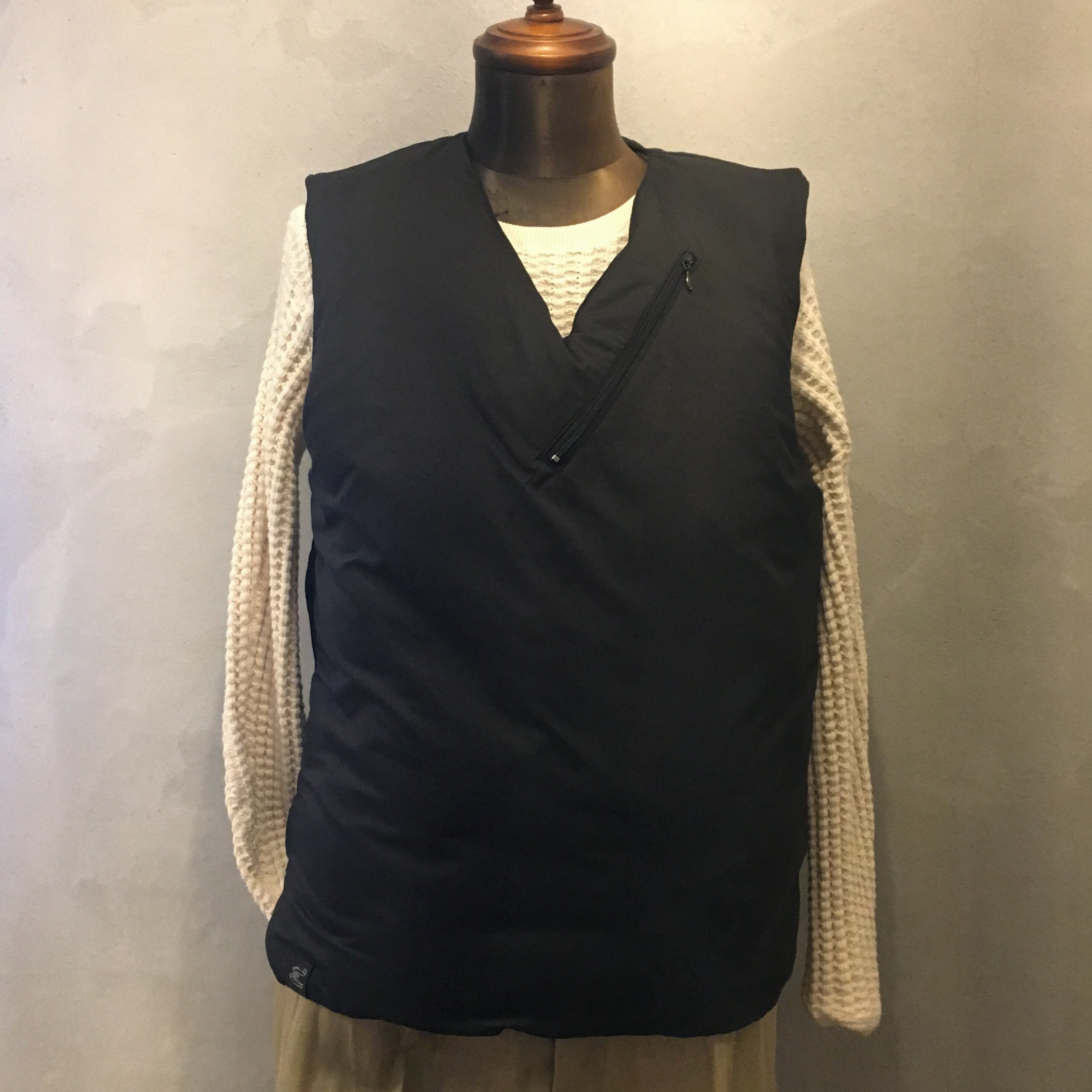COMFY ”PULL OVER DOWN VEST” | SIGNAL GARMENTS